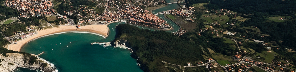 Imagen aérea de la bahía de Plentzia y Gorliz